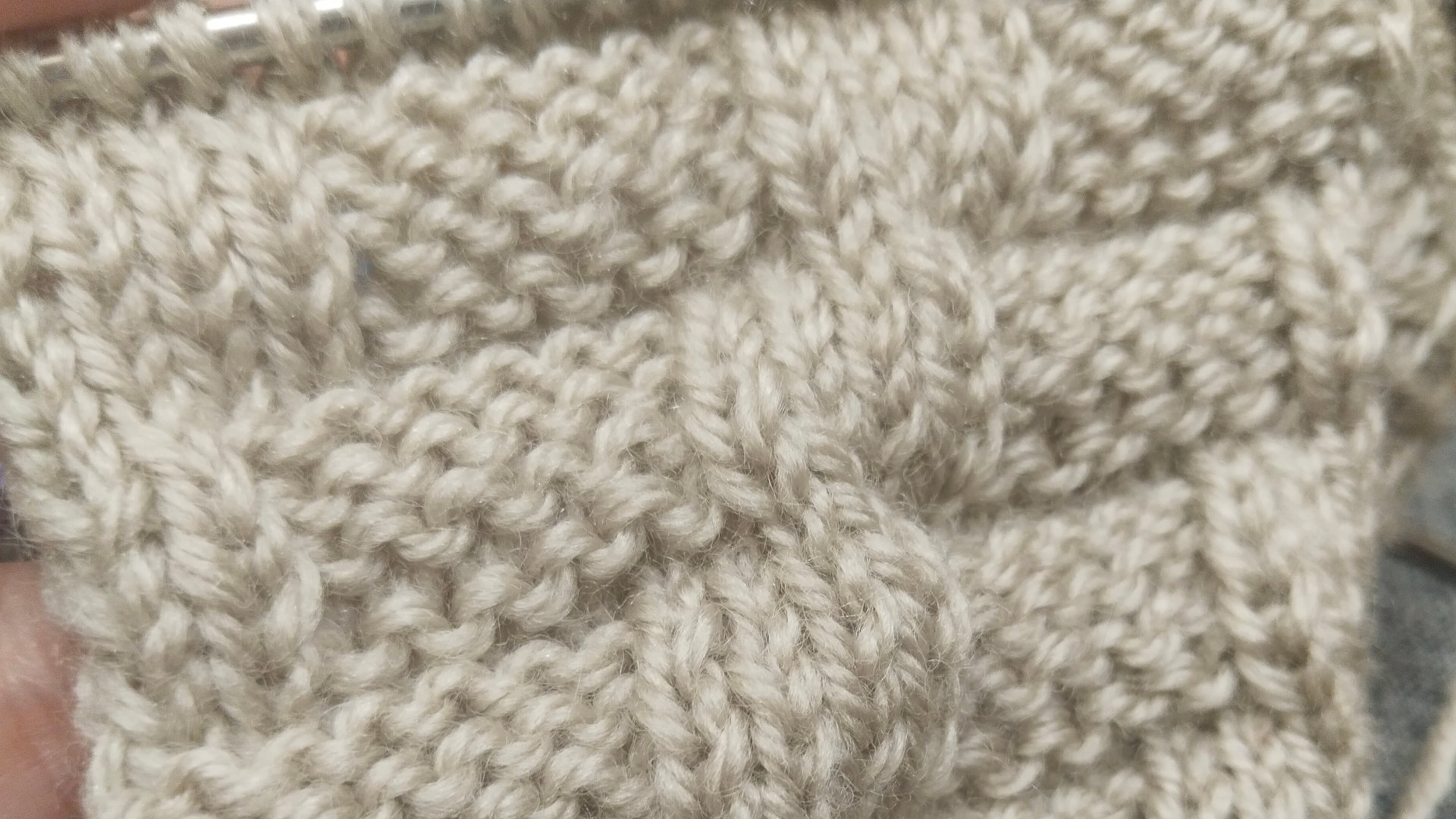 Ложная плетёнка с наклоном😲😂 МК.узор спицами. хвосты рядом😂🤗