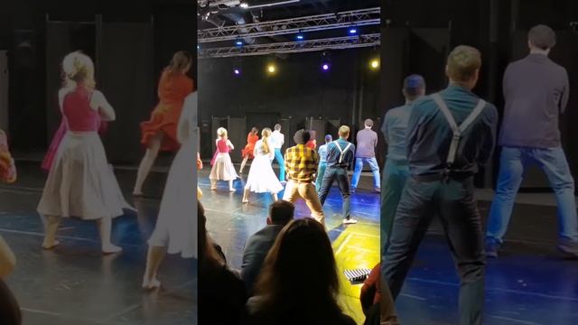 Весёлый танец «Цветы для Элджернона»