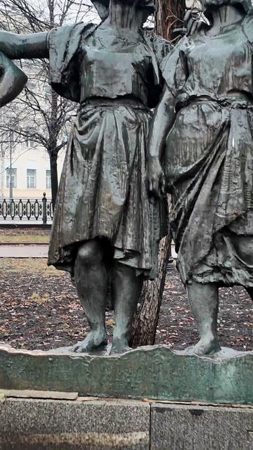 Скульптура «Песня» на Цветном бульваре. Москва