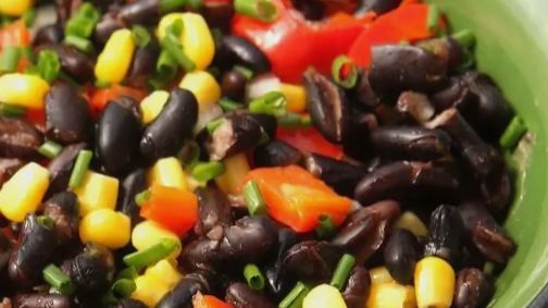 Фасоль черная со сладким перцем