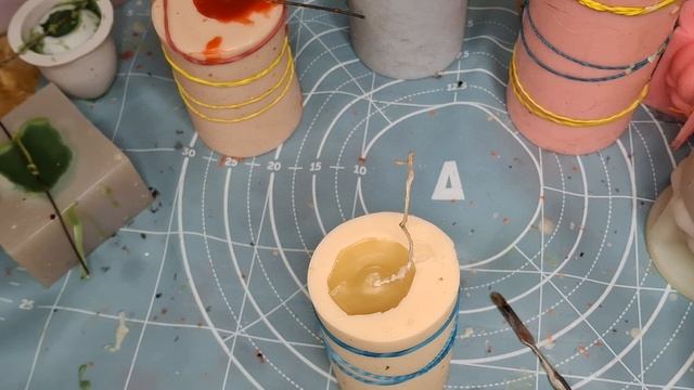 тянем свечи белые из молдов