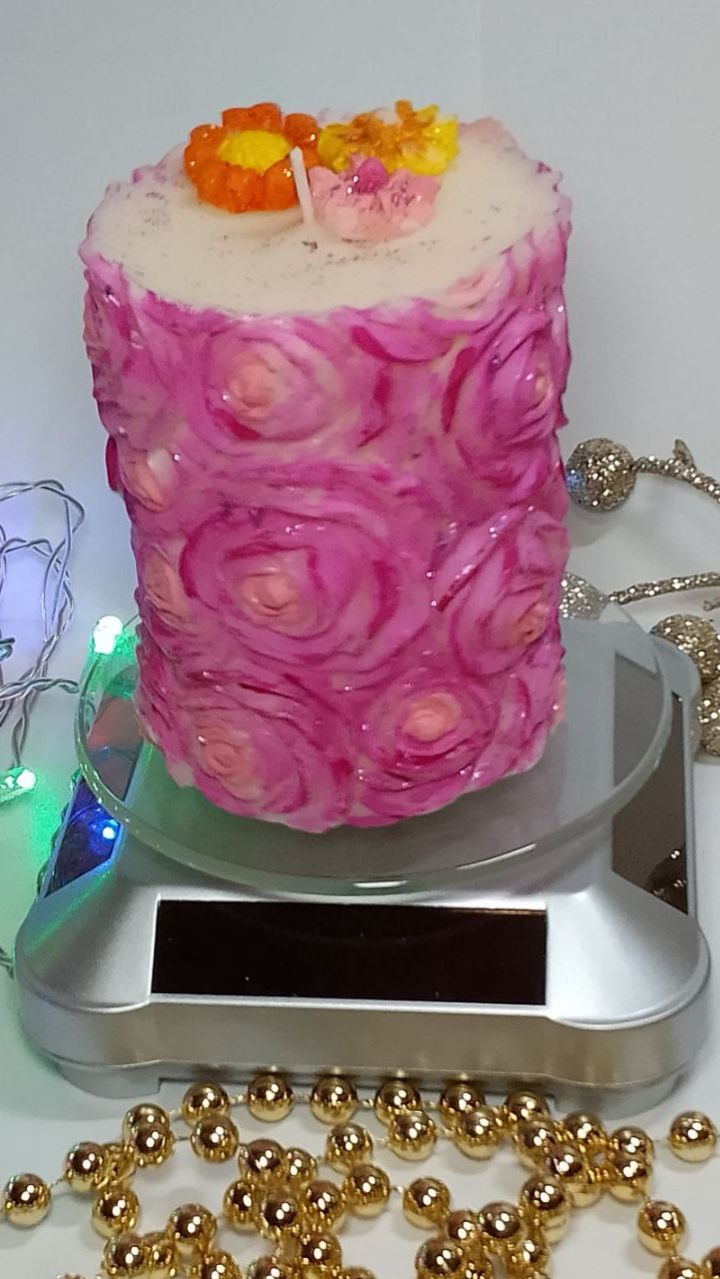 🌸 Розовая свеча с розами
