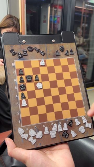 Сложно? Сами бы решили? #шахматы_в_метро #дарио