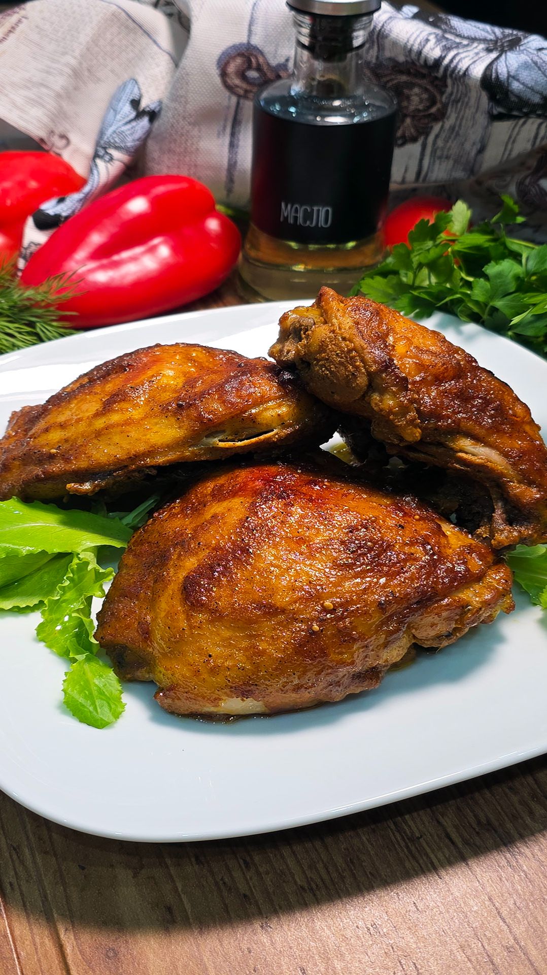 Куриные бедра в духовке - вкусный ужин для всей семьи