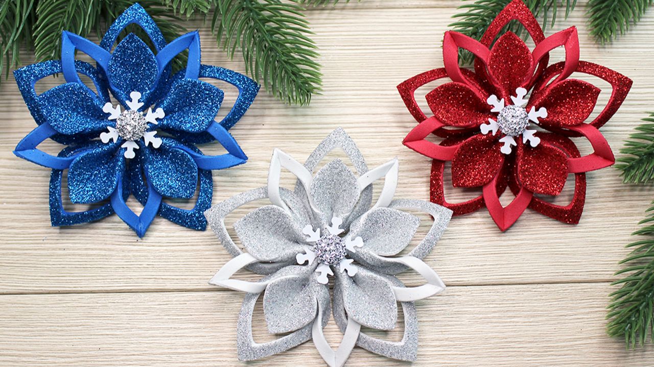 Снежинки на ёлку. Новогодний декор из фоамирана своими руками мастер-класс