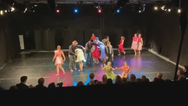 Весёлый танец.4