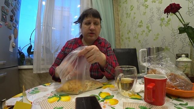 ВЛОГ // ЕЩЁ НОВОСТИ / ГОТОВЛЮ УЖИН /САМА СЕБЕ ПРАЗДНИК / БОЛТАЛКА