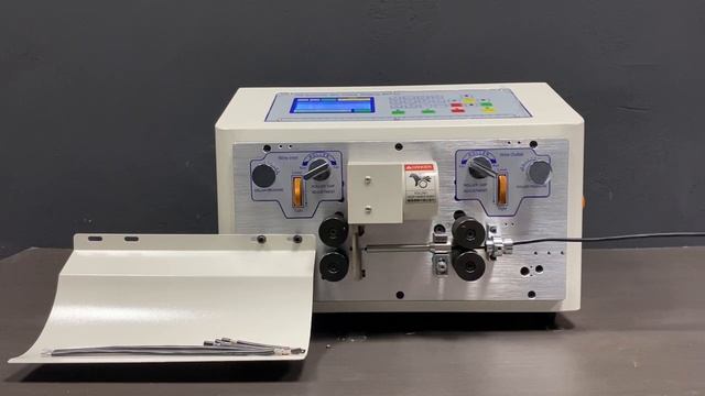 Резка и зачистка витой пары на станке SWT508-HT2