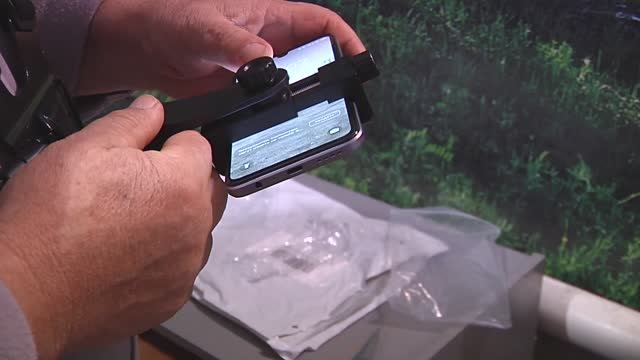 Держатель для телефона и стекло.