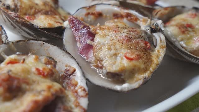 "И РЫБА И МЯСО"