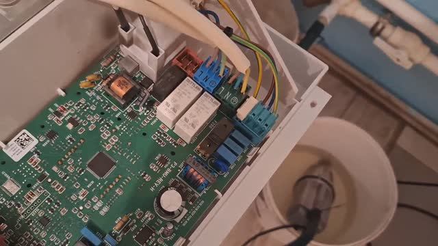 Подключил второй насос к котлу KLOM 30 для контура второго этажа частного дома.