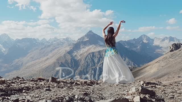 Танцую в Домбае