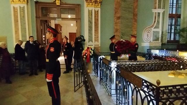 Петропавловский собор. Цветы императору Николаю Павловичу.