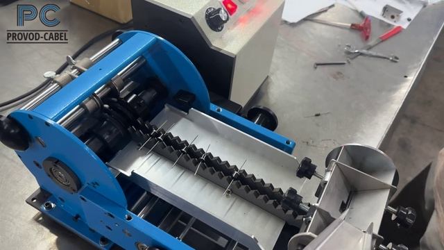 RT-86W Установка формовки выводов компонентов и RT-10 Питатель радиоэлементов