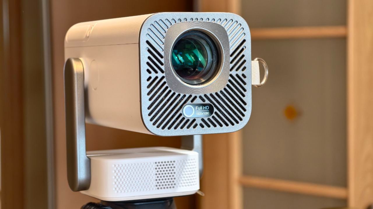 Взят проектор за 5500 рублей, стоит или нет