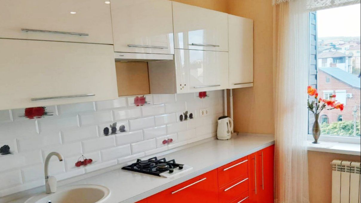 Квартира в Геленджике цена 13 млн.р. Двушка на ул.Волнухина. Квартиры в Геленджике без лишних слов !