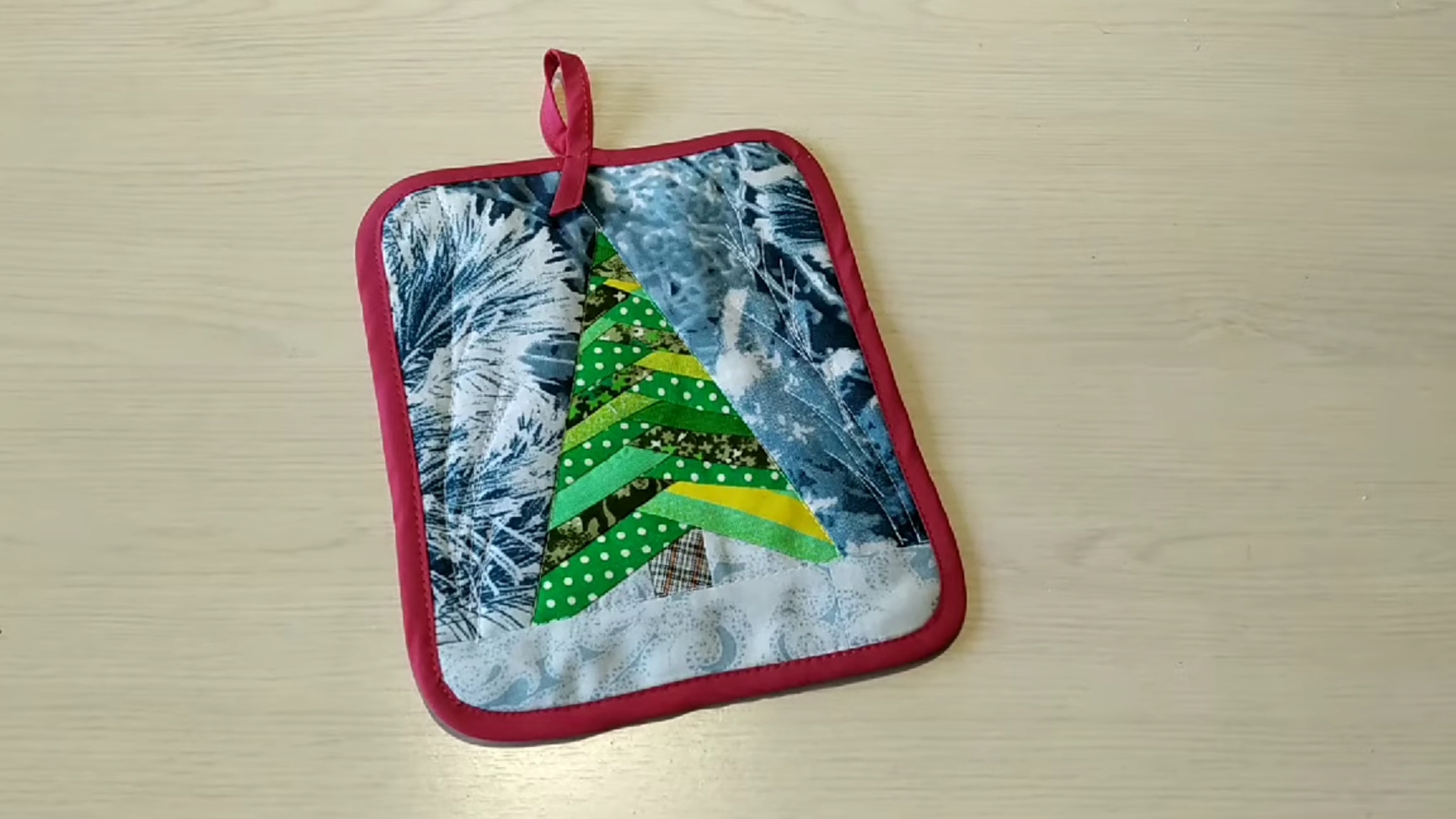 Прихватка из лоскутков "Елочка".