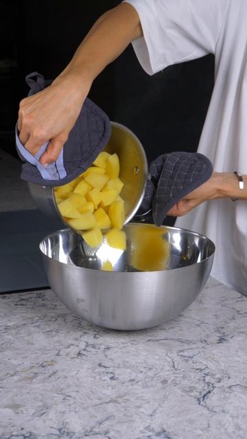 Можно ли приготовить вкусные и хрустящие чипсы из картофеля в духовке?🥔