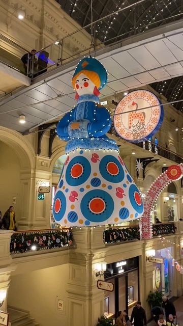 Москва. Дымковские игрушки ГУМе.