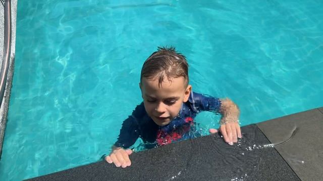 Grand Bella Pattaya бассейн (двор отеля)