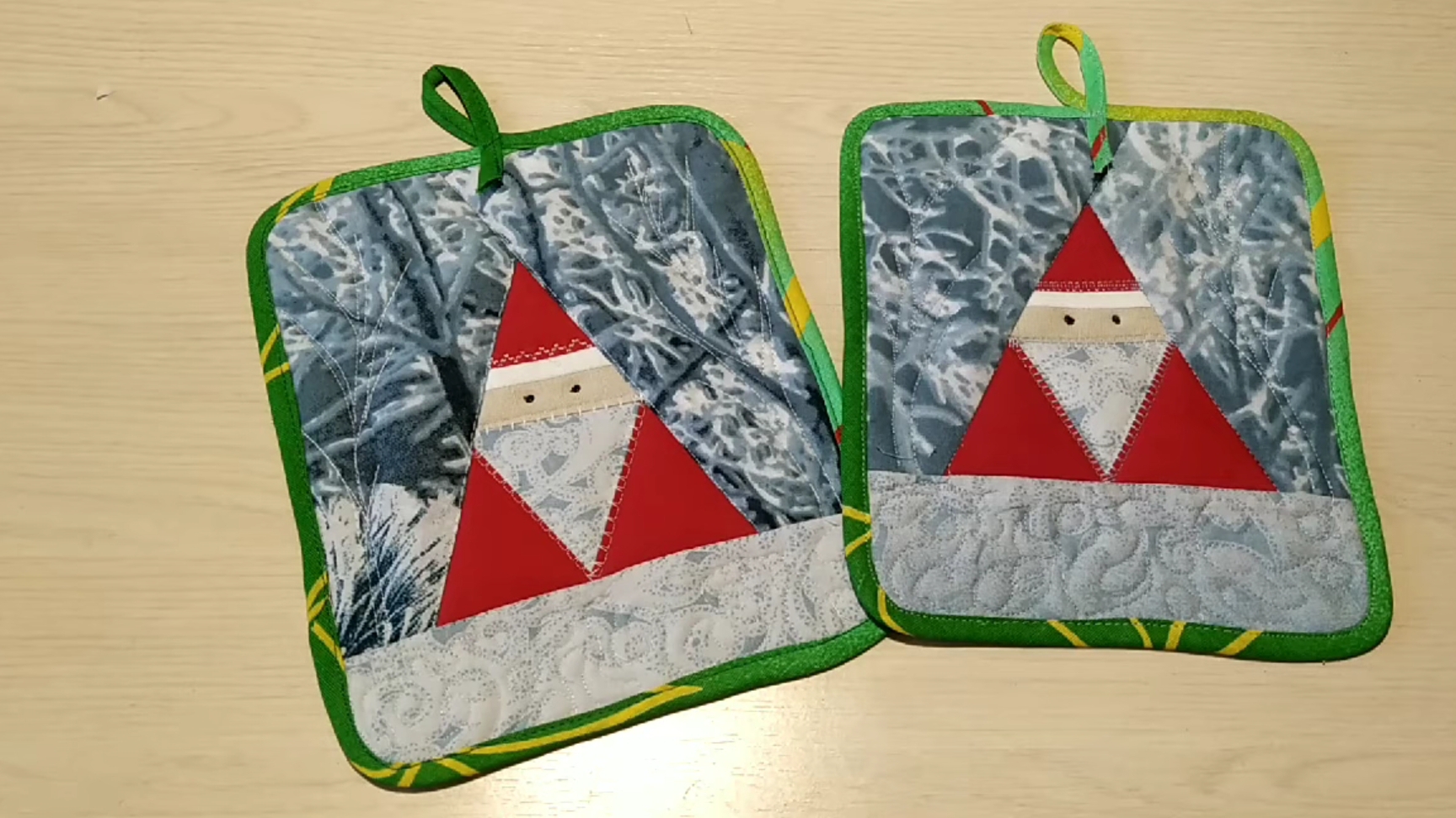 Прихватка из лоскутков "Дед Мороз"