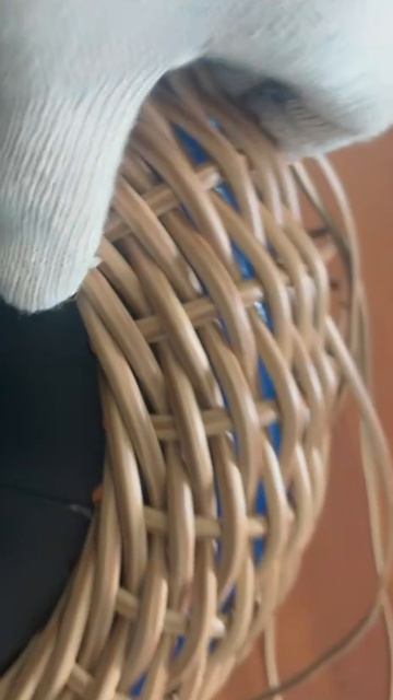 Кашпо для сада, процесс плетения