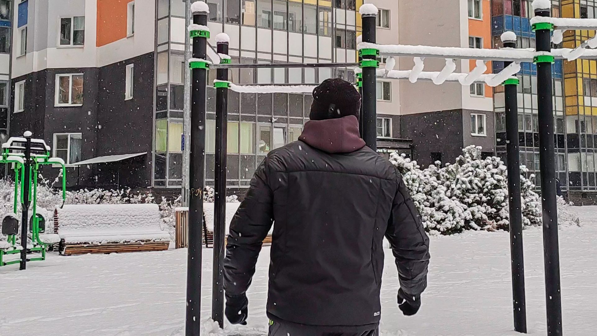 ЗИМА пришла, но это НЕ повод проходить мимо ТУРНИКА и БРУСЬЕВ!