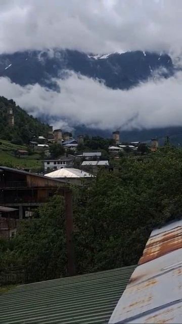 Облака на ладони в Местиа (Сванетия) 2025