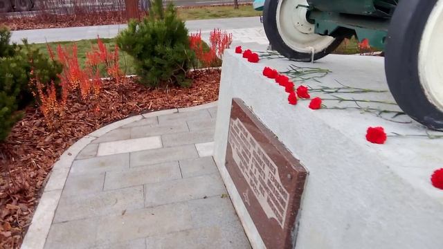 Памятник знаменитой гаубицы на станции метро Пролетарская. Очень интересный видос про наших героев.