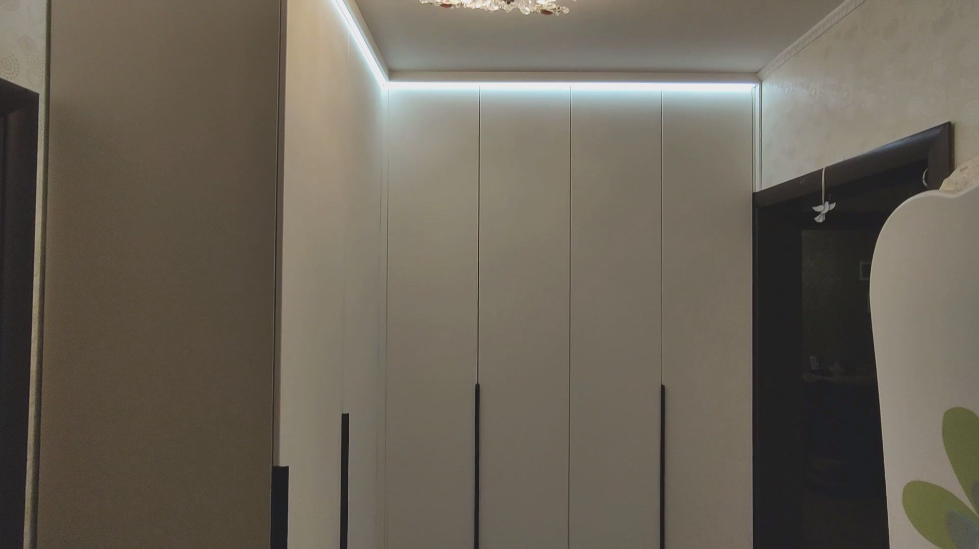 Угловой шкаф с подсветкой 204