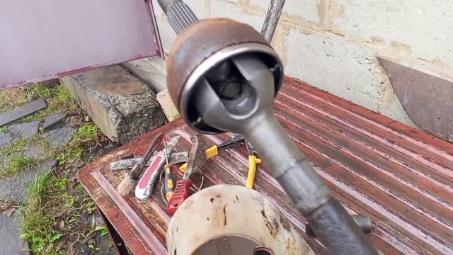 Замена пыльника правого привода Рено симбол 2002 г.в. на неопреновый пыльник.