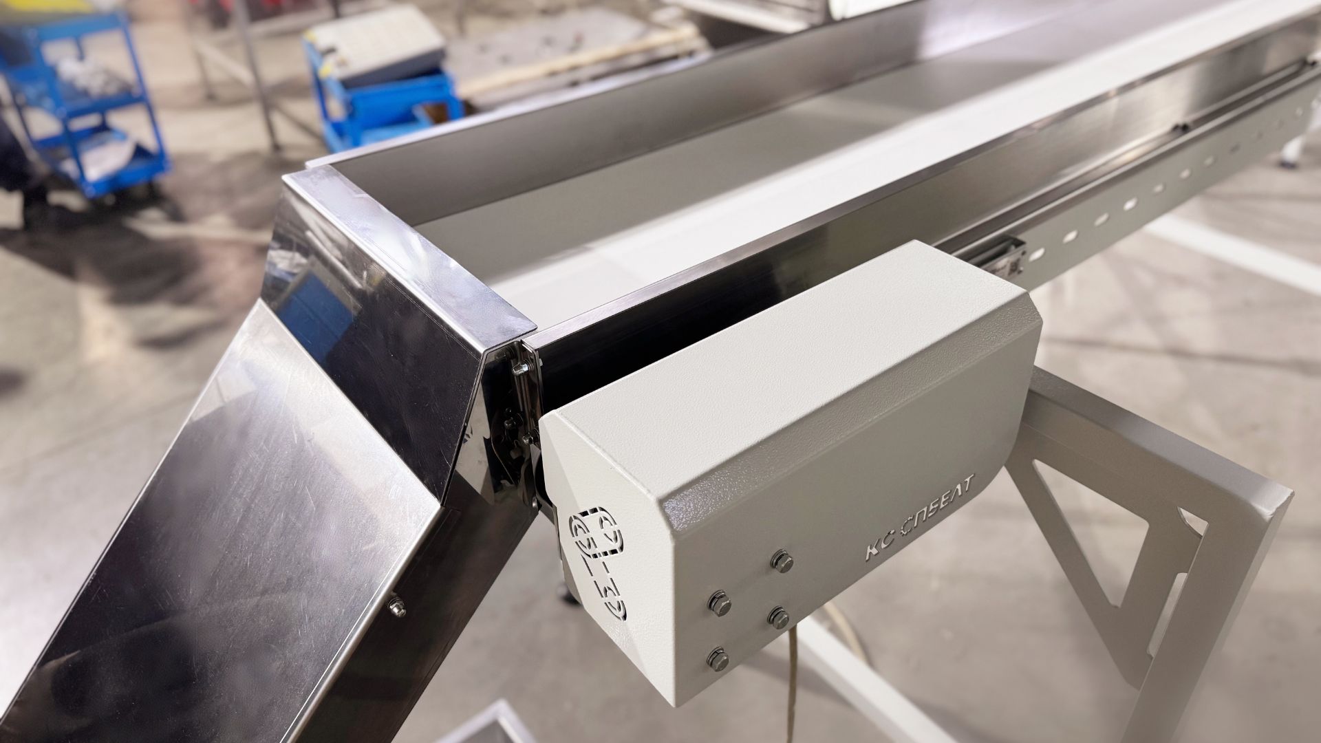 ⚙️ Прямой ленточный конвейер с полимерной лентой