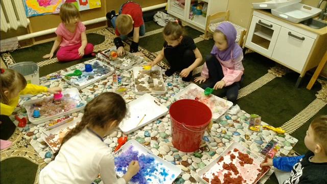 Познавательно-игральный сезон 2017-2018 в детской студии "Маленькие загадки"