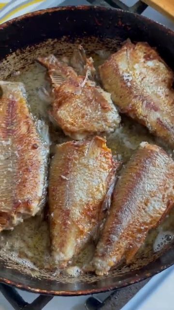 Когда солить рыбу при жарке