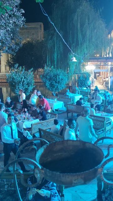 Туристы в Бухаре