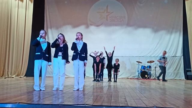 Пиявки, муз.А.Гилев, сл. Н., исп. Хоровое и эстрадное отделение студии Юные Александровцы