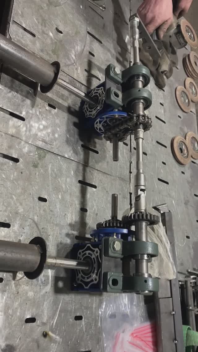 Продолжаем конструировать механизм. Испытания модели.