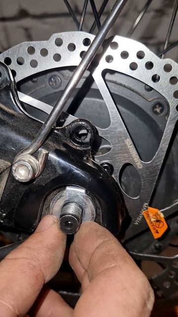 как правильно установить заднее колесо на Kugoo Kirin v6, правильное расположение шайб