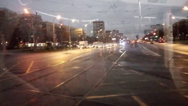 Красивый вечер на Преображенской  площади из окна трамвая. Выглядит очень эпично.