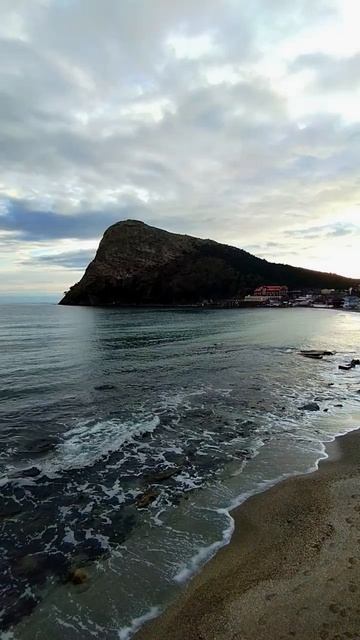 Зелёная бухта в первый день зимы. Новый свет. Крым.