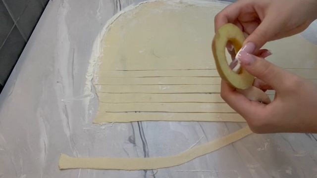 ГОТОВИТ ВНУЧКА. СЛОЙКИ С ЯБЛОКАМИ И КОРИЦЕЙ.