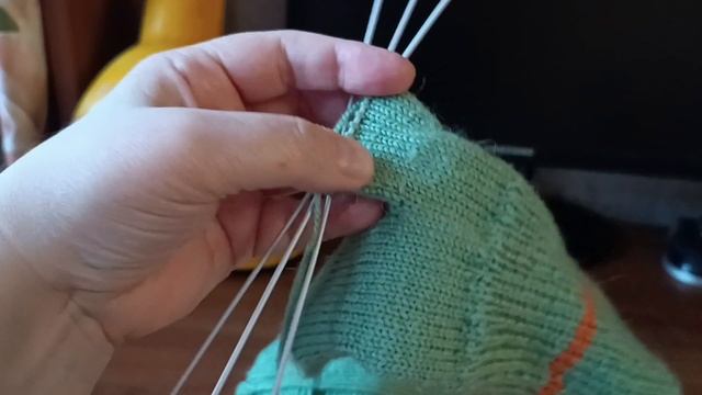 Как вывязать палец на варежке? Подробный мастер- класс.