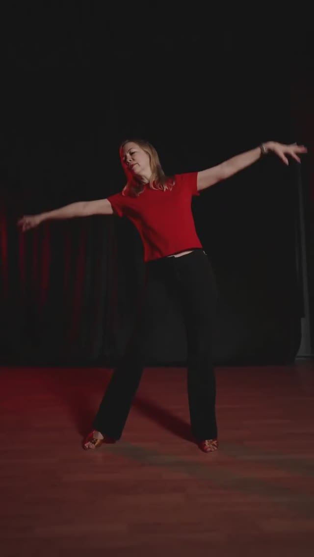 Танцует прекрасно!