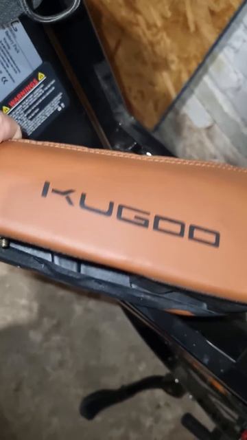 крепление сиденья и рама  Kugoo Kirin v6, подбираю другое сиденье или два, заднее съёмное,  багажник