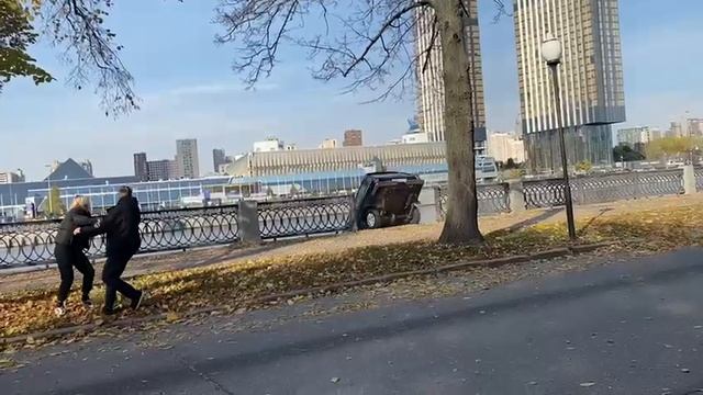 Начало - Неудачный трюк - Ущерб Набережная Волга 1 - 2021-10-12 at 13.49.24