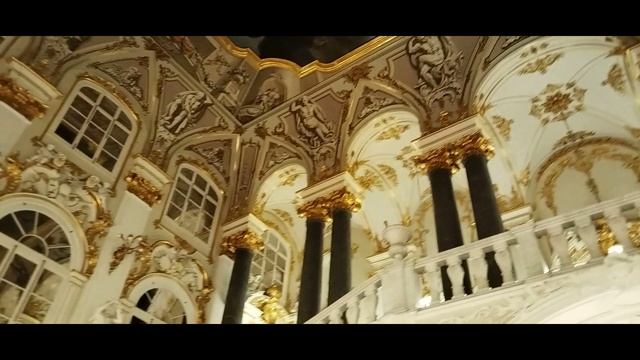 L'Ermitage est vide, les fenêtres sont noirs, Ermitage, Russie