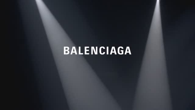 Показ коллекции Balenciaga весна-лето 2018