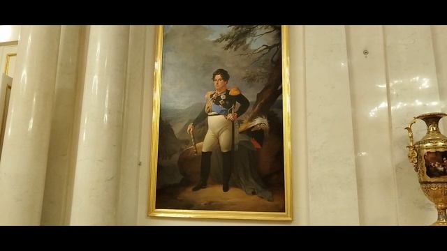 Почему картины не влезают в границы? Фельдмаршальский зал Эрмитажа Санкт-Петербург