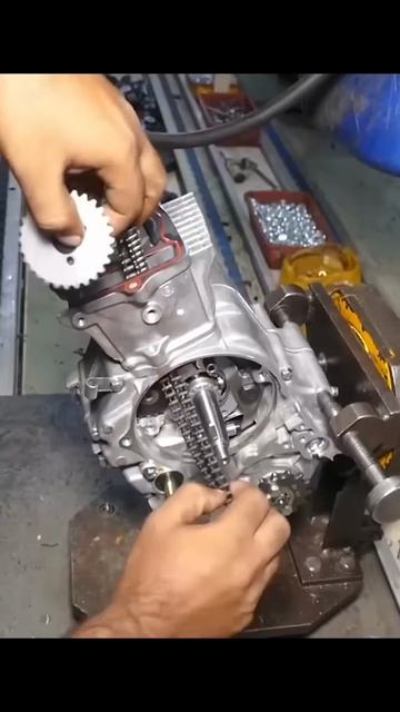 Заводская сборка моторов.