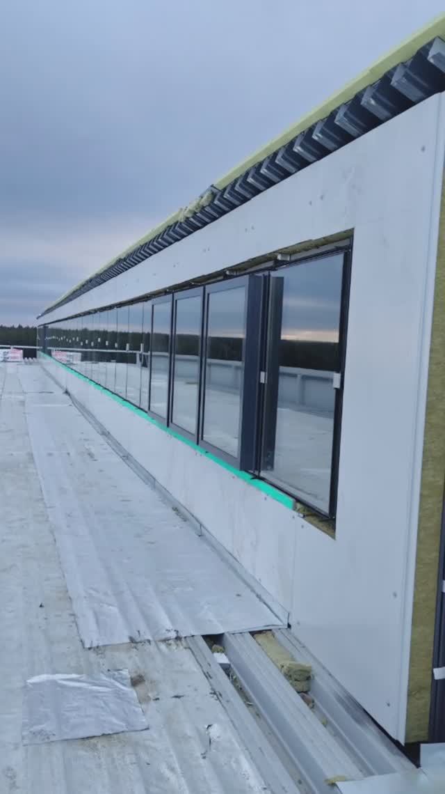 г.Верхняя Салда. Завершили монтаж зенитных фонарей в первом корпусе